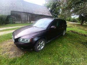 Sarkans Volvo V50 2006 Ogre, ar dzinēja tilpumu 2.00 L un nobraukumu 390 tūkst. km par 1000 €, foto 10 vietnē AUTOMOTO.COM.LV