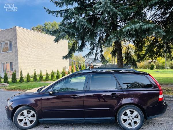Sarkans Volvo V50 2006 Marijampole, ar dzinēja tilpumu 2.00 L un nobraukumu 346 tūkst. km par 1000 €, foto 4 vietnē AUTOMOTO.COM.LV