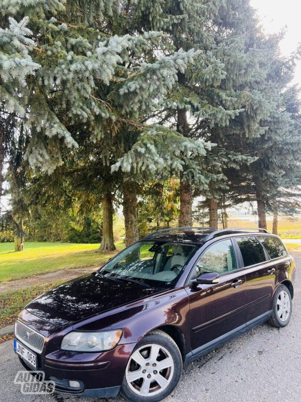 Sarkans Volvo V50 2006 Marijampole, ar dzinēja tilpumu 2.00 L un nobraukumu 346 tūkst. km par 1000 €, foto 7 vietnē AUTOMOTO.COM.LV