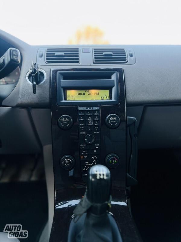 Sarkans Volvo V50 2006 Marijampole, ar dzinēja tilpumu 2.00 L un nobraukumu 346 tūkst. km par 1000 €, foto 10 vietnē AUTOMOTO.COM.LV