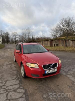 Sarkans Volvo V50 2007 Talsi, ar dzinēja tilpumu 1.60 L un nobraukumu 331 tūkst. km par 1750 €, foto  vietnē AUTOMOTO.COM.LV