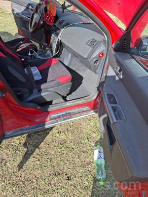 Red Volvo V50 2007 in Ogre, with an engine capacity of 2.00 L and mileage of 320 thousand km for 1400 €, photo  on AUTOMOTO.COM.LV