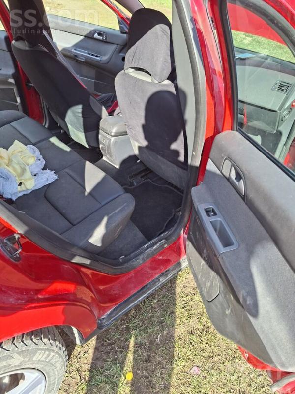 Red Volvo V50 2007 in Ogre, with an engine capacity of 2.00 L and mileage of 320 thousand km for 1400 €, photo 2 on AUTOMOTO.COM.LV