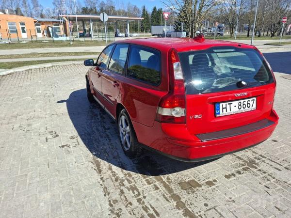 Red Volvo V50 2007 in Ogre, with an engine capacity of 2.00 L and mileage of 320 thousand km for 1400 €, photo 5 on AUTOMOTO.COM.LV