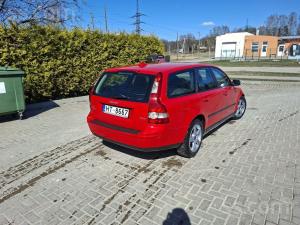 Красный Вольво В50 2007 в Огре, объемом двигателя 2.00 л и пробегом 320 тыс. км за 1400 €, фото 9 на AUTOMOTO.COM.LV