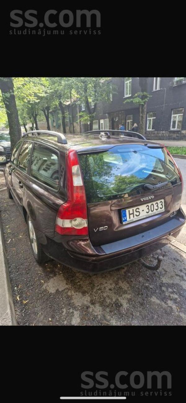 Red Volvo V50 2007 in Riga, with an engine capacity of 2.00 L and mileage of 341 thousand km for 1590 €, photo 2 on AUTOMOTO.COM.LV