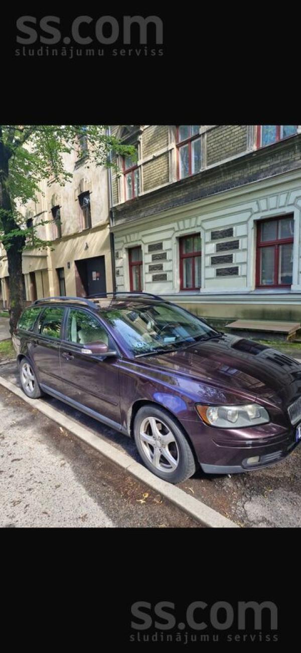 Red Volvo V50 2007 in Riga, with an engine capacity of 2.00 L and mileage of 341 thousand km for 1590 €, photo 4 on AUTOMOTO.COM.LV