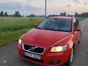 Красный Вольво В50 2007 в Паневежис, объемом двигателя 2.40 л и пробегом 300 тыс. км за 1600 €, фото 4 на AUTOMOTO.COM.LV