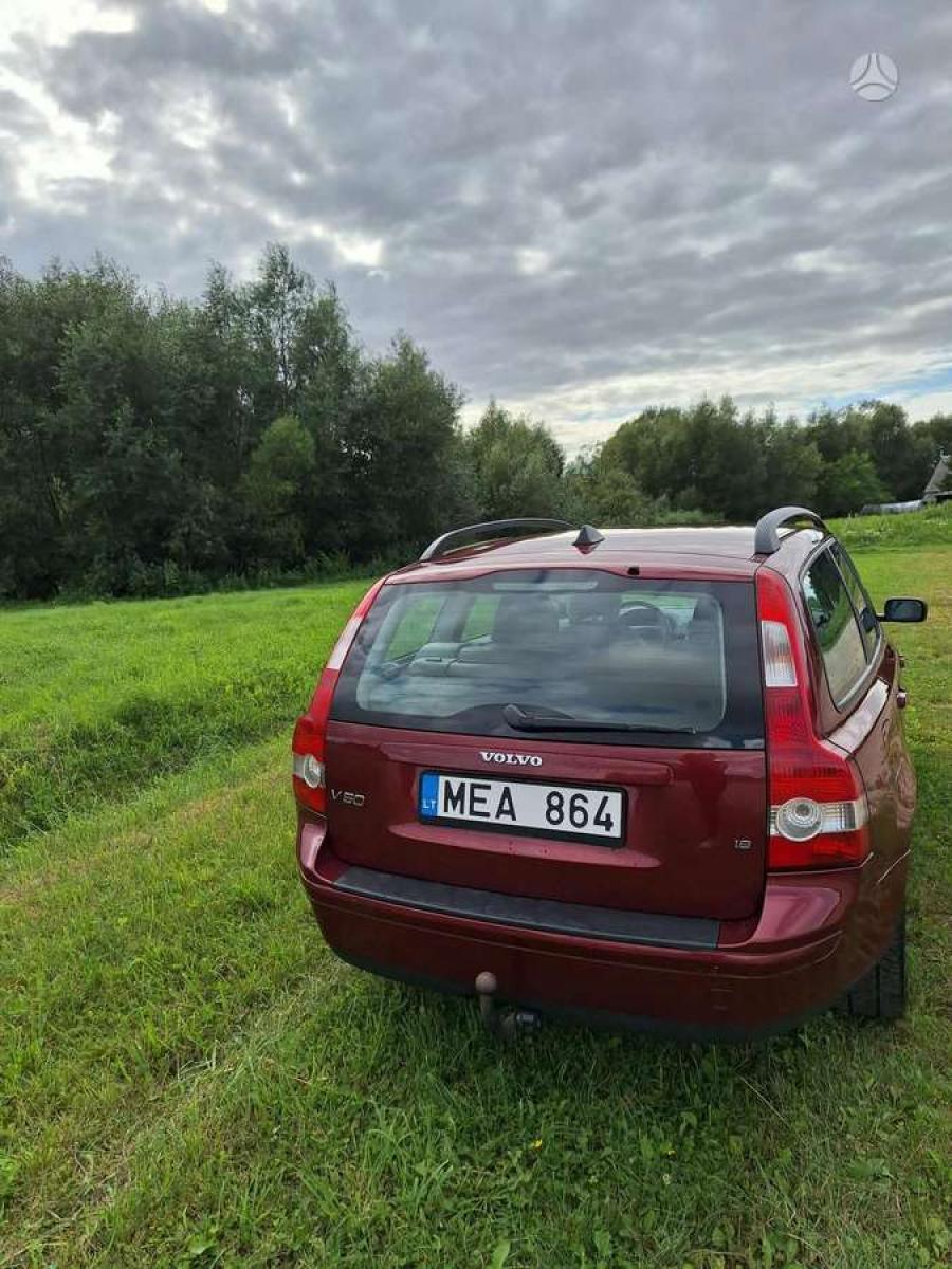 Sarkans Volvo V50 2007 Vilkaviškis, ar dzinēja tilpumu 1.80 L un nobraukumu 213 tūkst. km par 2000 €, foto 5 vietnē AUTOMOTO.COM.LV