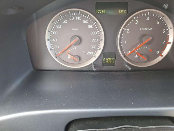Sarkans Volvo V50 2007 Vilkaviškis, ar dzinēja tilpumu 1.80 L un nobraukumu 213 tūkst. km par 2000 €, foto 6 vietnē AUTOMOTO.COM.LV