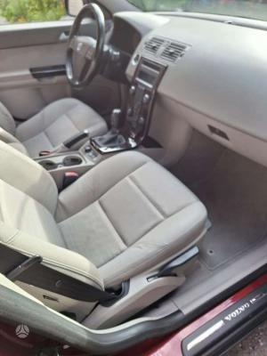 Sarkans Volvo V50 2007 Vilkaviškis, ar dzinēja tilpumu 1.80 L un nobraukumu 213 tūkst. km par 2000 €, foto 9 vietnē AUTOMOTO.COM.LV