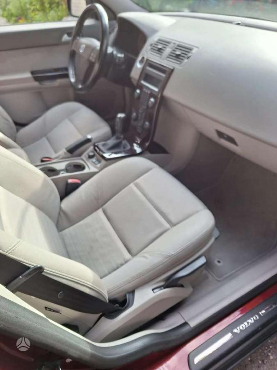 Sarkans Volvo V50 2007 Vilkaviškis, ar dzinēja tilpumu 1.80 L un nobraukumu 213 tūkst. km par 2000 €, foto 9 vietnē AUTOMOTO.COM.LV