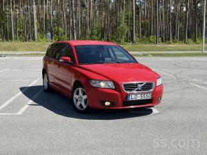 Sarkans Volvo V50 2008 Rīga, ar dzinēja tilpumu 2.00 L un nobraukumu 205 tūkst. km par 2500 €, foto  vietnē AUTOMOTO.COM.LV