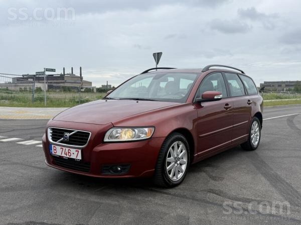 Sarkans Volvo V50 2008 Liepāja, ar dzinēja tilpumu 2.40 L un nobraukumu 240 tūkst. km par 3950 €, foto 1 vietnē AUTOMOTO.COM.LV