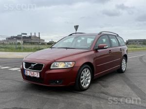 Красный Вольво В50 2008 в Лиепая, объемом двигателя 2.40 л и пробегом 240 тыс. км за 3950 €, фото  на AUTOMOTO.COM.LV