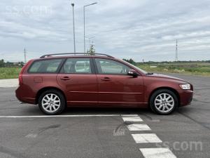 Sarkans Volvo V50 2008 Liepāja, ar dzinēja tilpumu 2.40 L un nobraukumu 240 tūkst. km par 3950 €, foto 6 vietnē AUTOMOTO.COM.LV