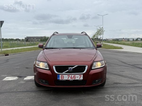 Sarkans Volvo V50 2008 Liepāja, ar dzinēja tilpumu 2.40 L un nobraukumu 240 tūkst. km par 3950 €, foto 7 vietnē AUTOMOTO.COM.LV