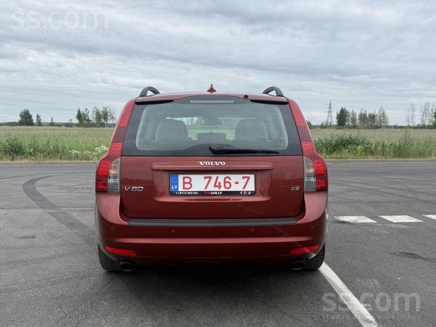 Sarkans Volvo V50 2008 Liepāja, ar dzinēja tilpumu 2.40 L un nobraukumu 240 tūkst. km par 3950 €, foto 9 vietnē AUTOMOTO.COM.LV