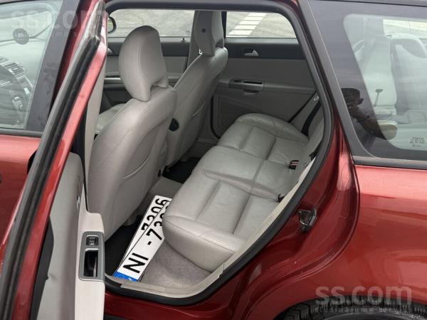 Sarkans Volvo V50 2008 Liepāja, ar dzinēja tilpumu 2.40 L un nobraukumu 240 tūkst. km par 3950 €, foto 10 vietnē AUTOMOTO.COM.LV
