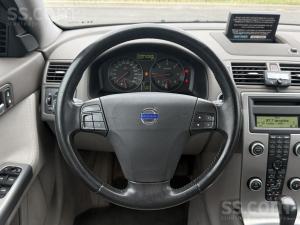 Sarkans Volvo V50 2008 Liepāja, ar dzinēja tilpumu 2.40 L un nobraukumu 240 tūkst. km par 3950 €, foto 18 vietnē AUTOMOTO.COM.LV