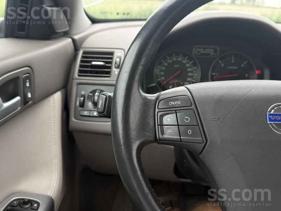 Sarkans Volvo V50 2008 Liepāja, ar dzinēja tilpumu 2.40 L un nobraukumu 240 tūkst. km par 3950 €, foto 19 vietnē AUTOMOTO.COM.LV