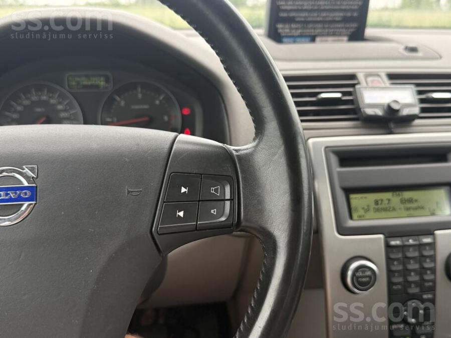 Sarkans Volvo V50 2008 Liepāja, ar dzinēja tilpumu 2.40 L un nobraukumu 240 tūkst. km par 3950 €, foto 20 vietnē AUTOMOTO.COM.LV