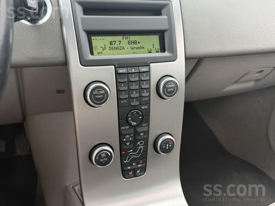 Sarkans Volvo V50 2008 Liepāja, ar dzinēja tilpumu 2.40 L un nobraukumu 240 tūkst. km par 3950 €, foto 25 vietnē AUTOMOTO.COM.LV