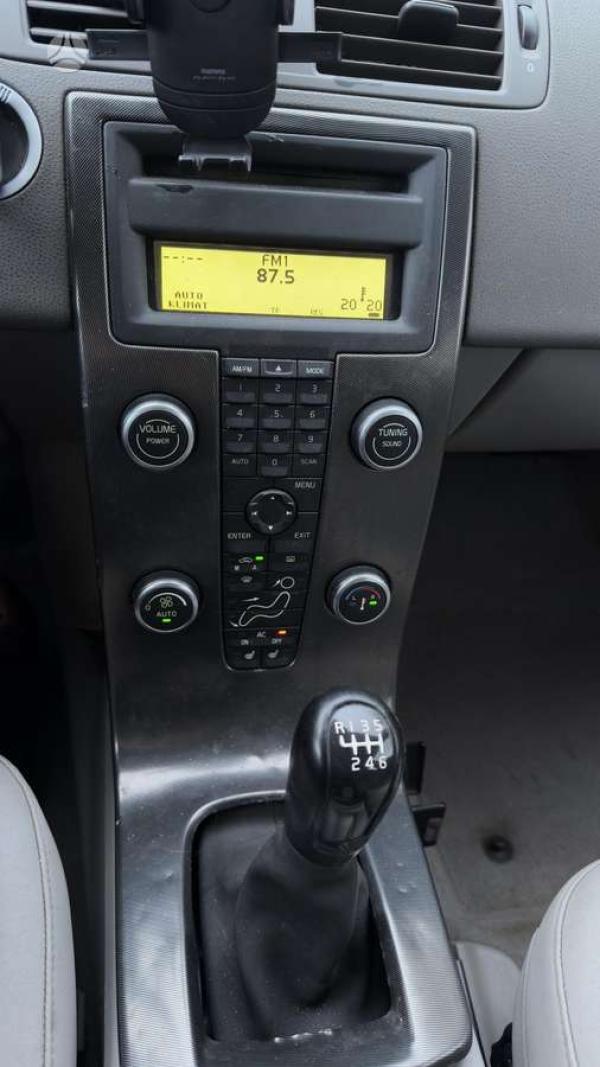 Sarkans Volvo V50 2008 Kauņa, ar dzinēja tilpumu 2.00 L un nobraukumu 429 tūkst. km par 1150 €, foto 8 vietnē AUTOMOTO.COM.LV