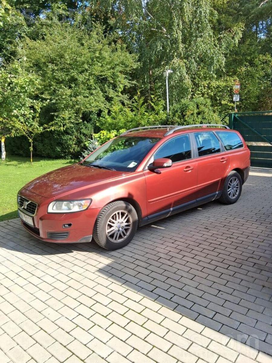 Sarkans Volvo V50 2008 Rīga, ar dzinēja tilpumu 1.80 L un nobraukumu 242 tūkst. km par 3650 €, foto 6 vietnē AUTOMOTO.COM.LV