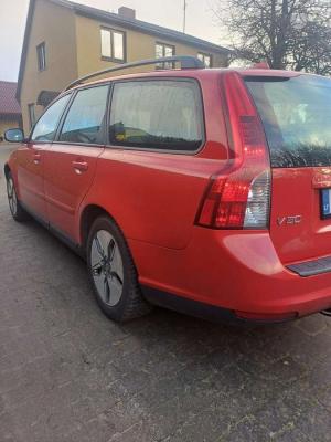 Red Volvo V50 2009 in Plunge, with an engine capacity of 1.56 L and mileage of 310 thousand km for 2200 €, photo 5 on AUTOMOTO.COM.LV