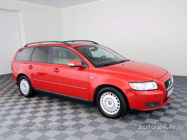 Red Volvo V50 2009 in Tallinn, with an engine capacity of 1.60 L and mileage of 266 thousand km for 2499 €, photo 1 on AUTOMOTO.COM.LV