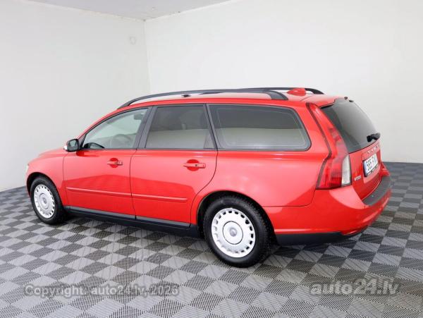 Red Volvo V50 2009 in Tallinn, with an engine capacity of 1.60 L and mileage of 266 thousand km for 2499 €, photo 4 on AUTOMOTO.COM.LV