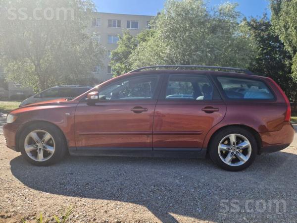 Красный Вольво В50 2009 в Лиепая, объемом двигателя 1.60 л и пробегом 342 тыс. км за 1200 €, фото 9 на AUTOMOTO.COM.LV