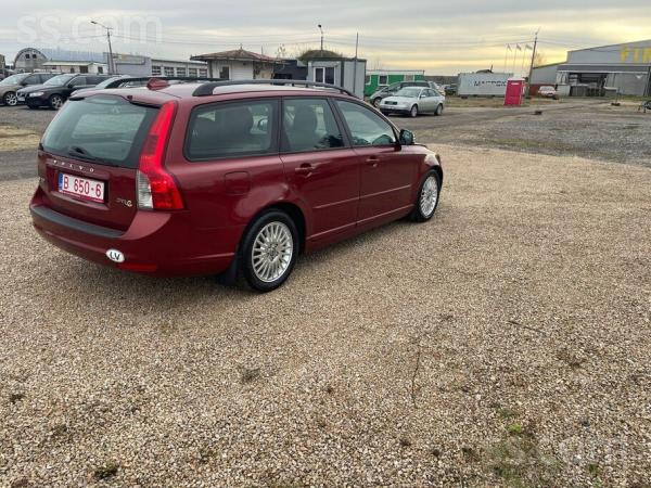 Red Volvo V50 2010 in Riga, with an engine capacity of 1.60 L and mileage of 0 thousand km for 2799 €, photo 3 on AUTOMOTO.COM.LV