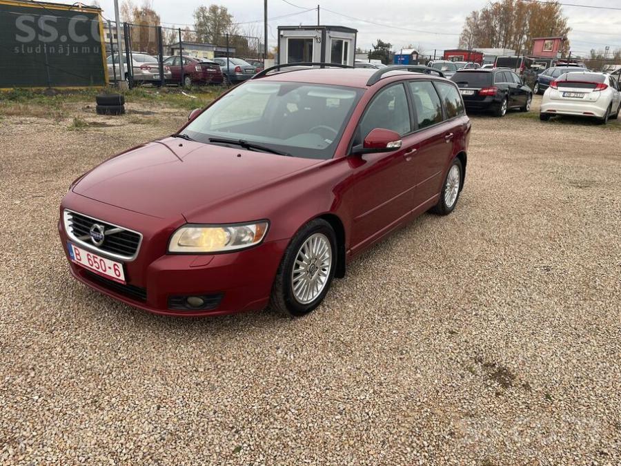 Red Volvo V50 2010 in Riga, with an engine capacity of 1.60 L and mileage of 0 thousand km for 1699 €, photo 1 on AUTOMOTO.COM.LV