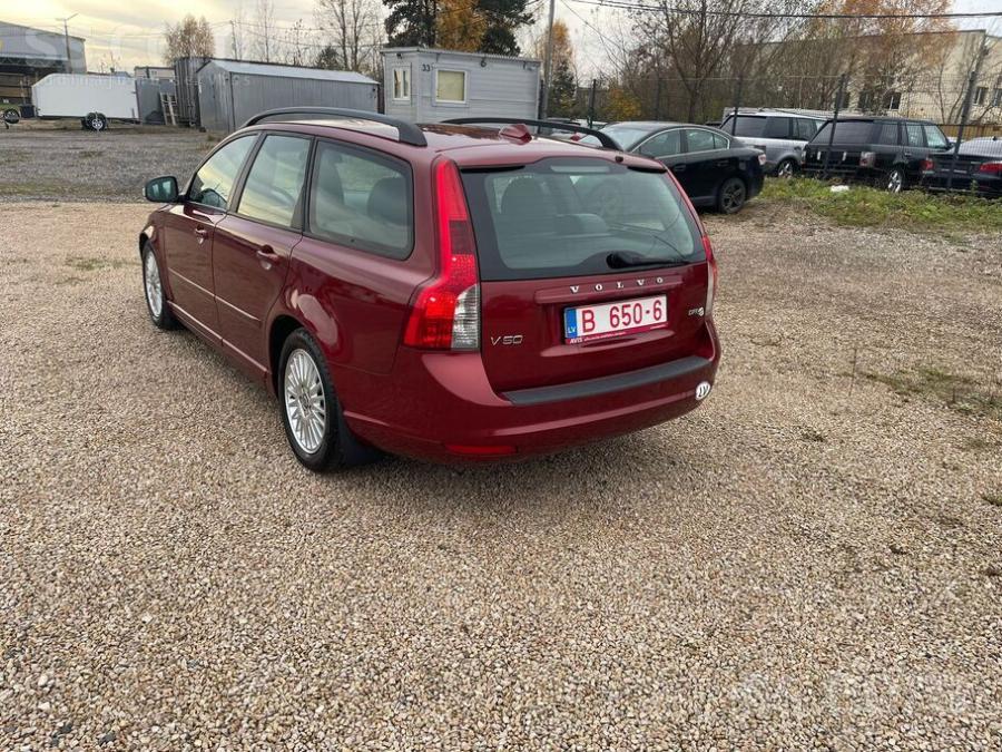 Red Volvo V50 2010 in Riga, with an engine capacity of 1.60 L and mileage of 0 thousand km for 1699 €, photo 3 on AUTOMOTO.COM.LV