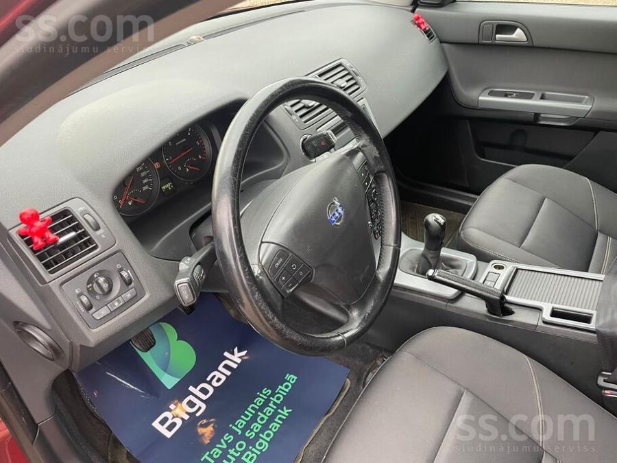 Red Volvo V50 2010 in Riga, with an engine capacity of 1.60 L and mileage of 0 thousand km for 1699 €, photo 8 on AUTOMOTO.COM.LV