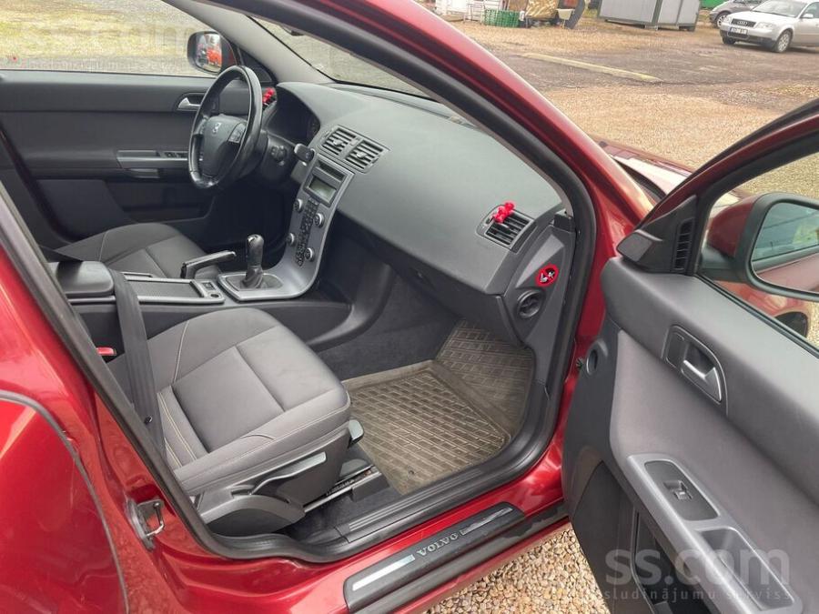 Red Volvo V50 2010 in Riga, with an engine capacity of 1.60 L and mileage of 0 thousand km for 1699 €, photo 13 on AUTOMOTO.COM.LV