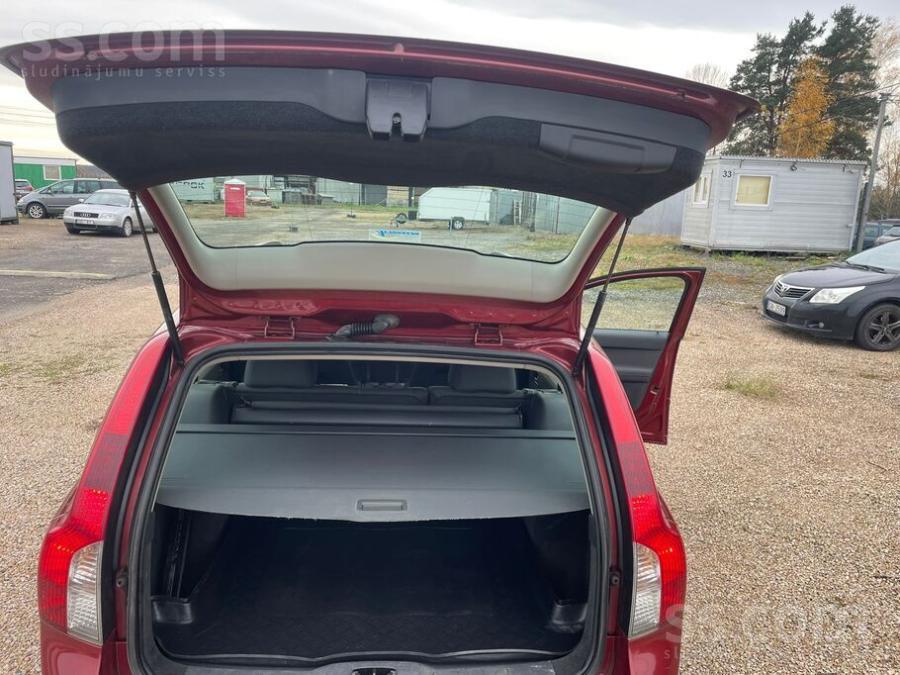 Red Volvo V50 2010 in Riga, with an engine capacity of 1.60 L and mileage of 0 thousand km for 1699 €, photo 17 on AUTOMOTO.COM.LV