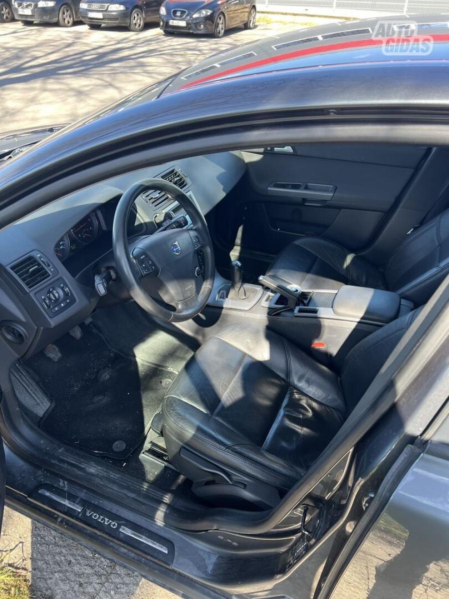 Volvo V50 2008 in Klaipeda, with an engine capacity of 1.60 L and mileage of 298 thousand km for 1200 €, photo 8 on AUTOMOTO.COM.LV