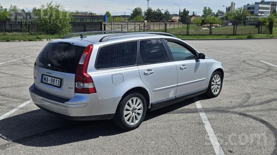 Volvo V50 2004 Daugavpils, ar dzinēja tilpumu 2.00 L un nobraukumu 328 tūkst. km par 650 €, foto 3 vietnē AUTOMOTO.COM.LV