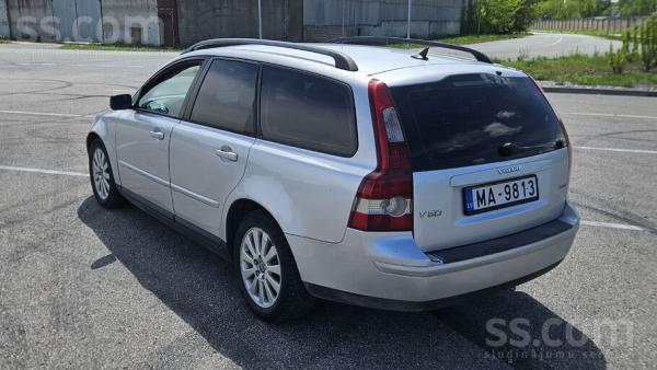 Volvo V50 2004 Daugavpils, ar dzinēja tilpumu 2.00 L un nobraukumu 328 tūkst. km par 650 €, foto 4 vietnē AUTOMOTO.COM.LV