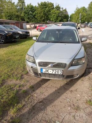 Volvo V50 2004 Rīga, ar dzinēja tilpumu 2.00 L un nobraukumu 371 tūkst. km par 1000 €, foto 1 vietnē AUTOMOTO.COM.LV