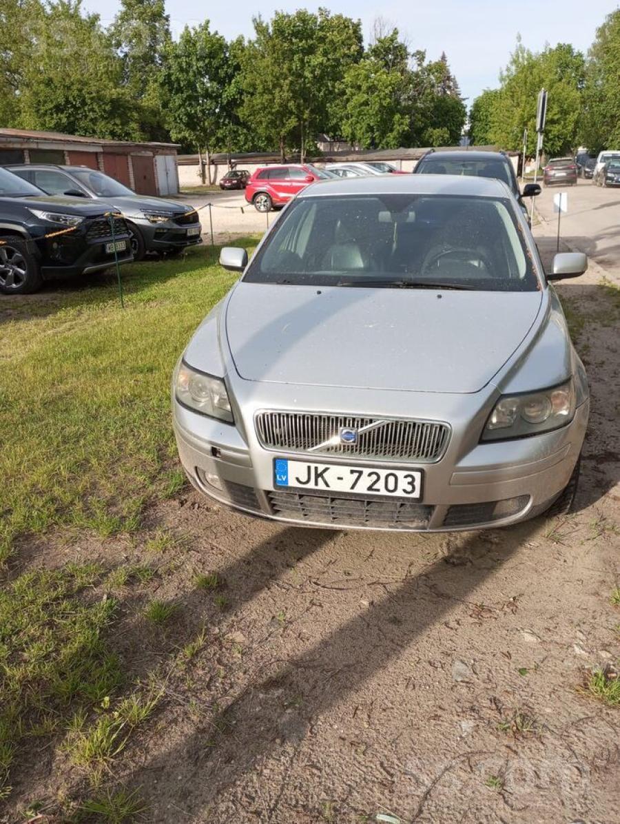 Volvo V50 2004 Rīga, ar dzinēja tilpumu 2.00 L un nobraukumu 371 tūkst. km par 1000 €, foto 1 vietnē AUTOMOTO.COM.LV