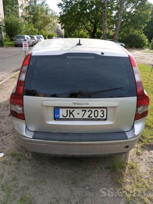 Volvo V50 2004 Rīga, ar dzinēja tilpumu 2.00 L un nobraukumu 371 tūkst. km par 1000 €, foto 2 vietnē AUTOMOTO.COM.LV
