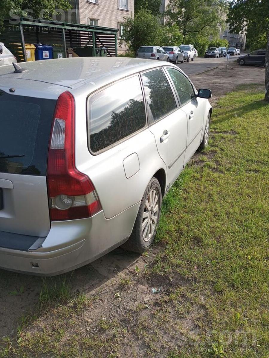 Volvo V50 2004 Rīga, ar dzinēja tilpumu 2.00 L un nobraukumu 371 tūkst. km par 1000 €, foto 4 vietnē AUTOMOTO.COM.LV