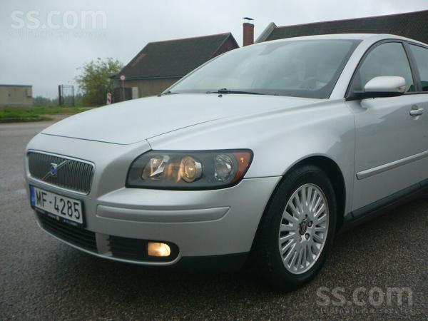 Volvo V50 2004 Cēsis, ar dzinēja tilpumu 2.00 L un nobraukumu 334 tūkst. km par 1690 €, foto 1 vietnē AUTOMOTO.COM.LV