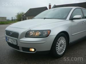 Volvo V50 2004 Cēsis, ar dzinēja tilpumu 2.00 L un nobraukumu 334 tūkst. km par 1690 €, foto 1 vietnē AUTOMOTO.COM.LV