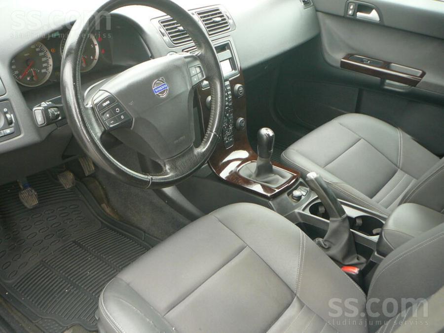Volvo V50 2004 Cēsis, ar dzinēja tilpumu 2.00 L un nobraukumu 334 tūkst. km par 1690 €, foto 12 vietnē AUTOMOTO.COM.LV