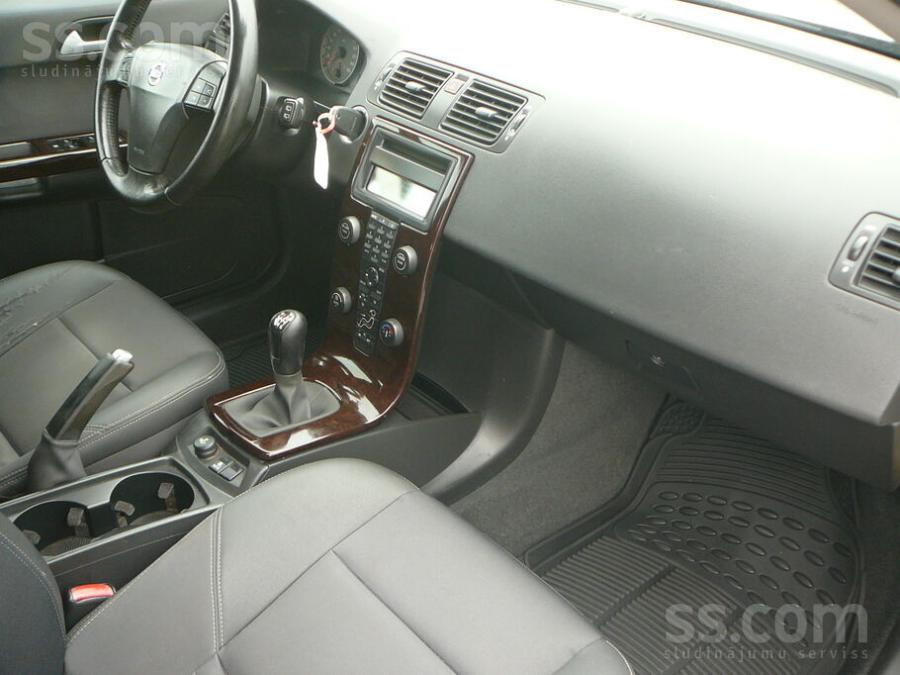 Volvo V50 2004 Cēsis, ar dzinēja tilpumu 2.00 L un nobraukumu 334 tūkst. km par 1690 €, foto 14 vietnē AUTOMOTO.COM.LV